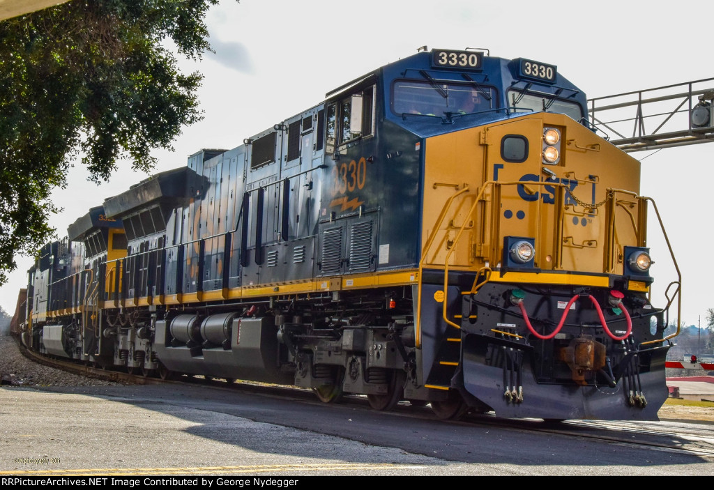 CSX 3330 @ a railroad crossing